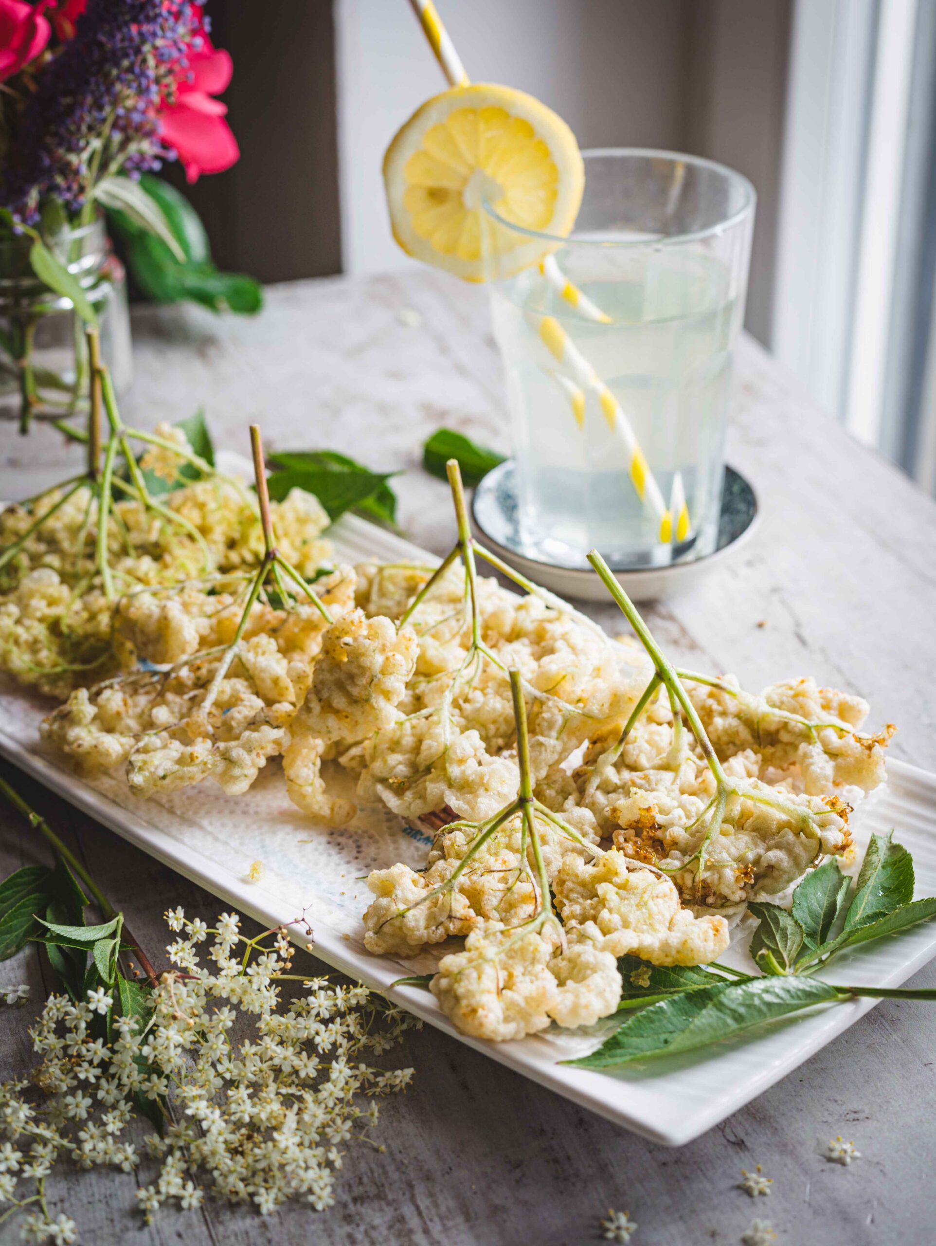 Come fare delle frittelle ai fiori di sambuco - Cucinaverza - Ricette e ...